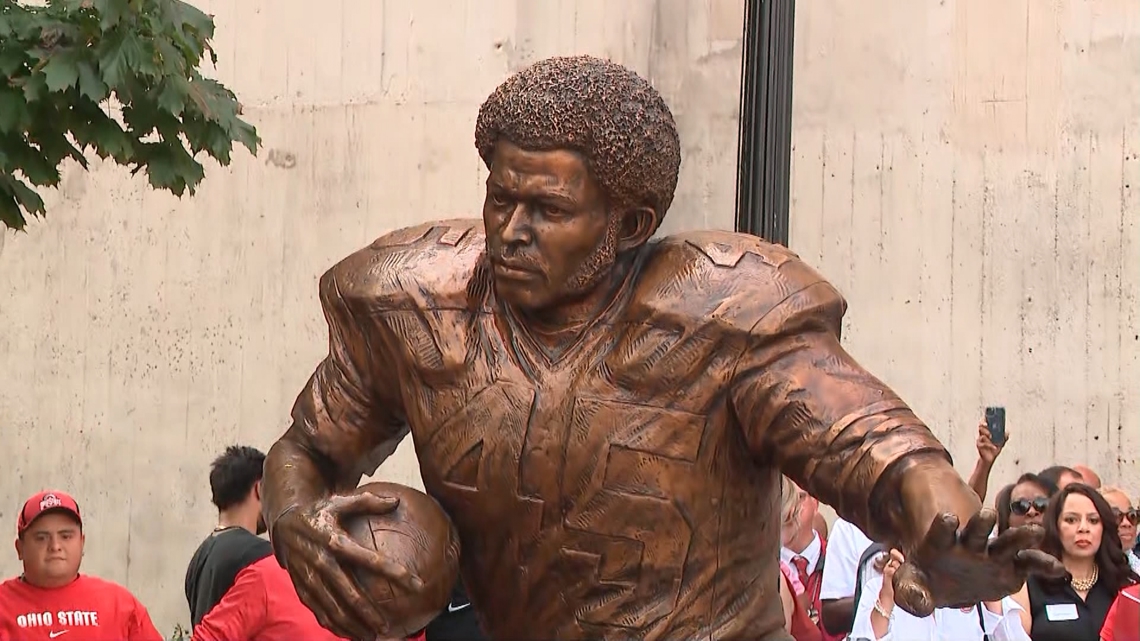 Archie Griffin's statue at Ohio State unveiled | 10tv.com