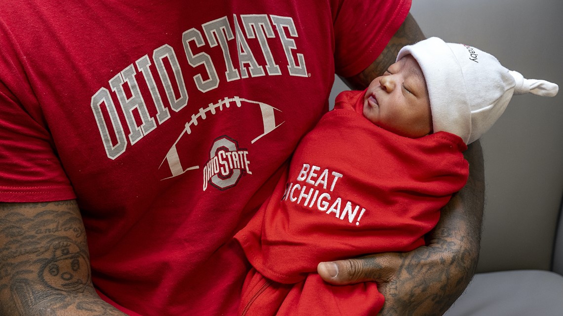 Newborns at Wexner Medical Center get ‘Beat Xichigan’ blankets | 10tv.com