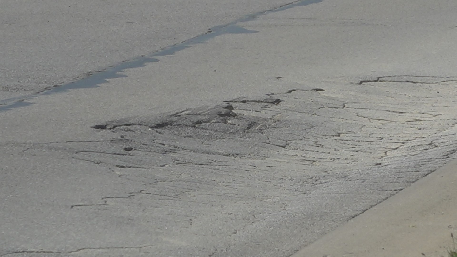 Reynoldsburg mayor addresses collapsing road | 10tv.com