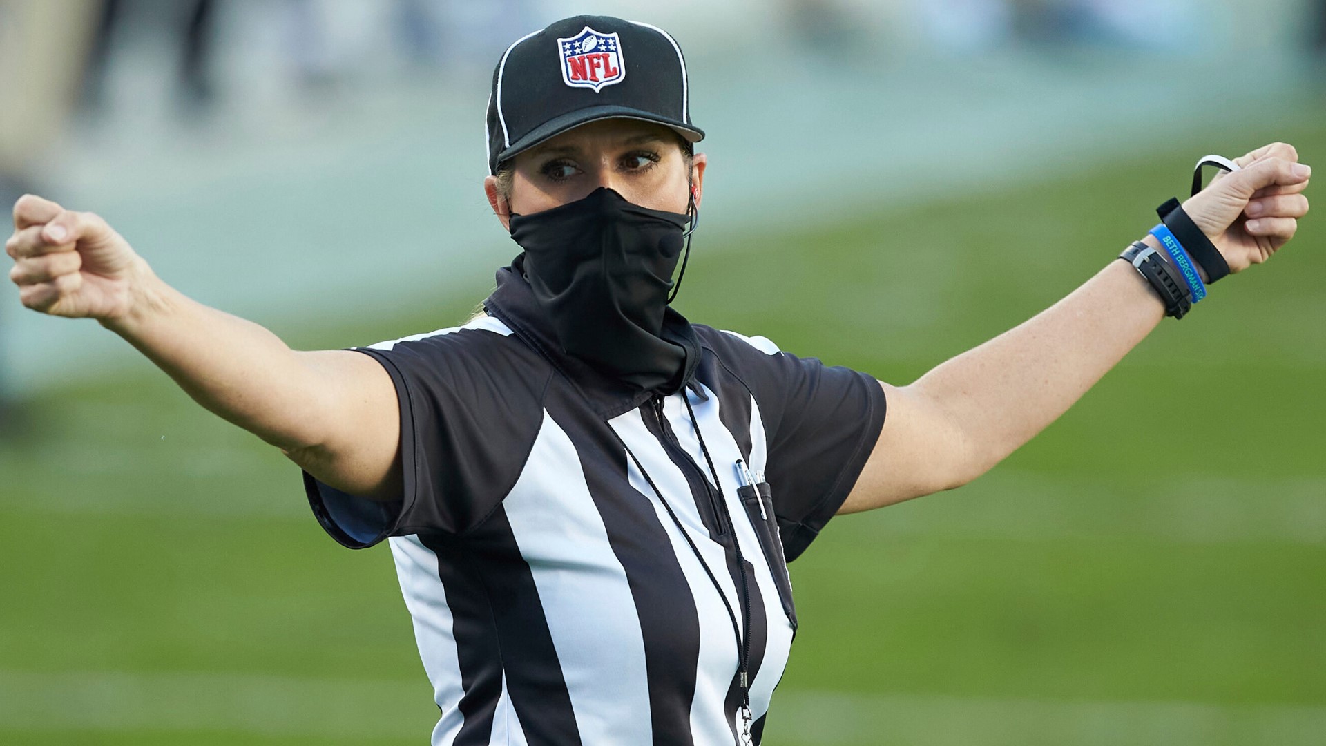 Sarah Thomas set to become Super Bowl's first female official | 10tv.com