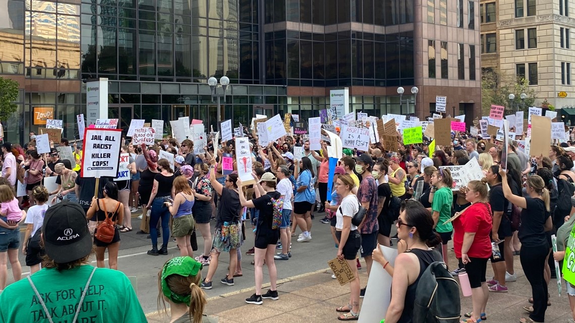 Protesters march in downtown Columbus over Roe v. Wade decision, death ...