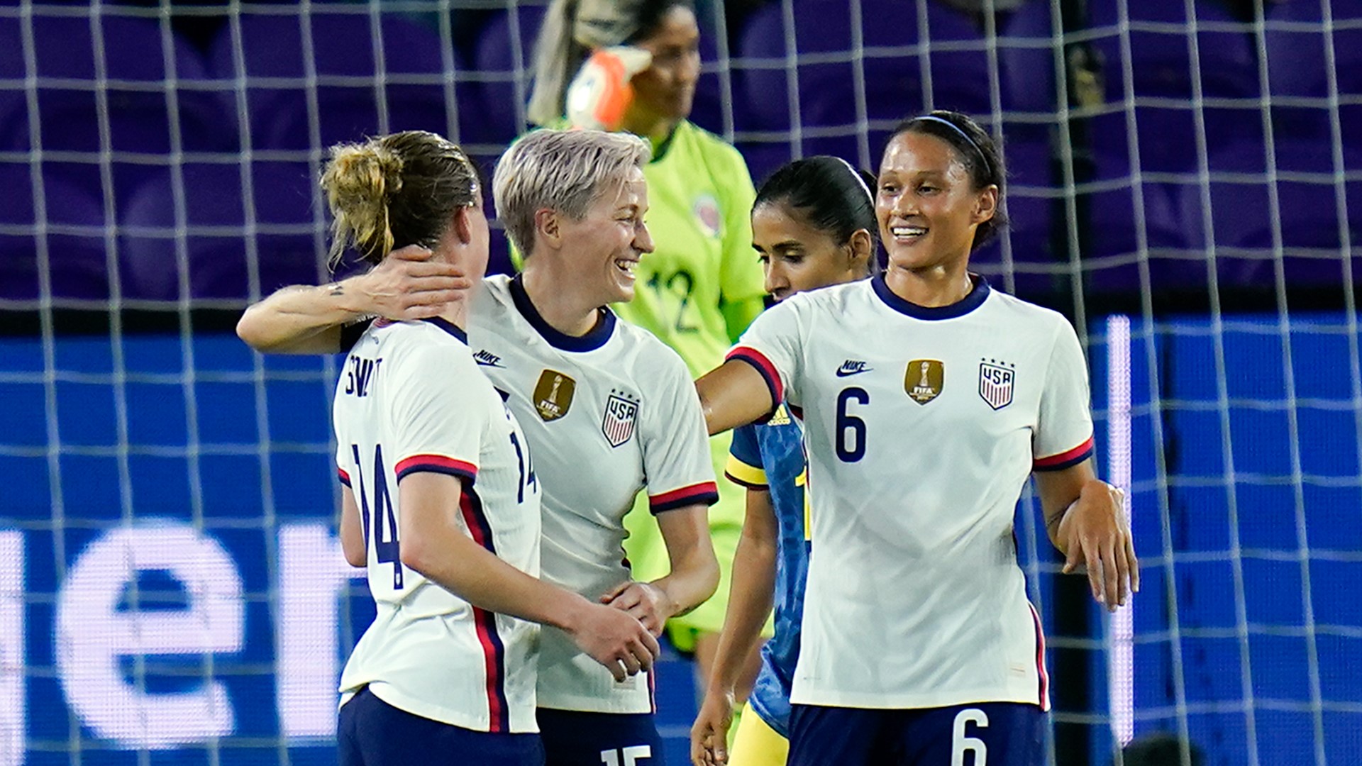 US Soccer to give equal pay to men and women | 10tv.com