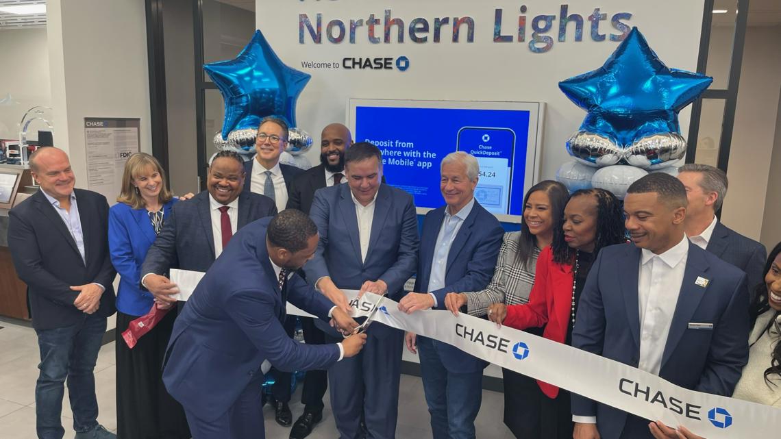 Chase opens new community center in Linden | 10tv.com