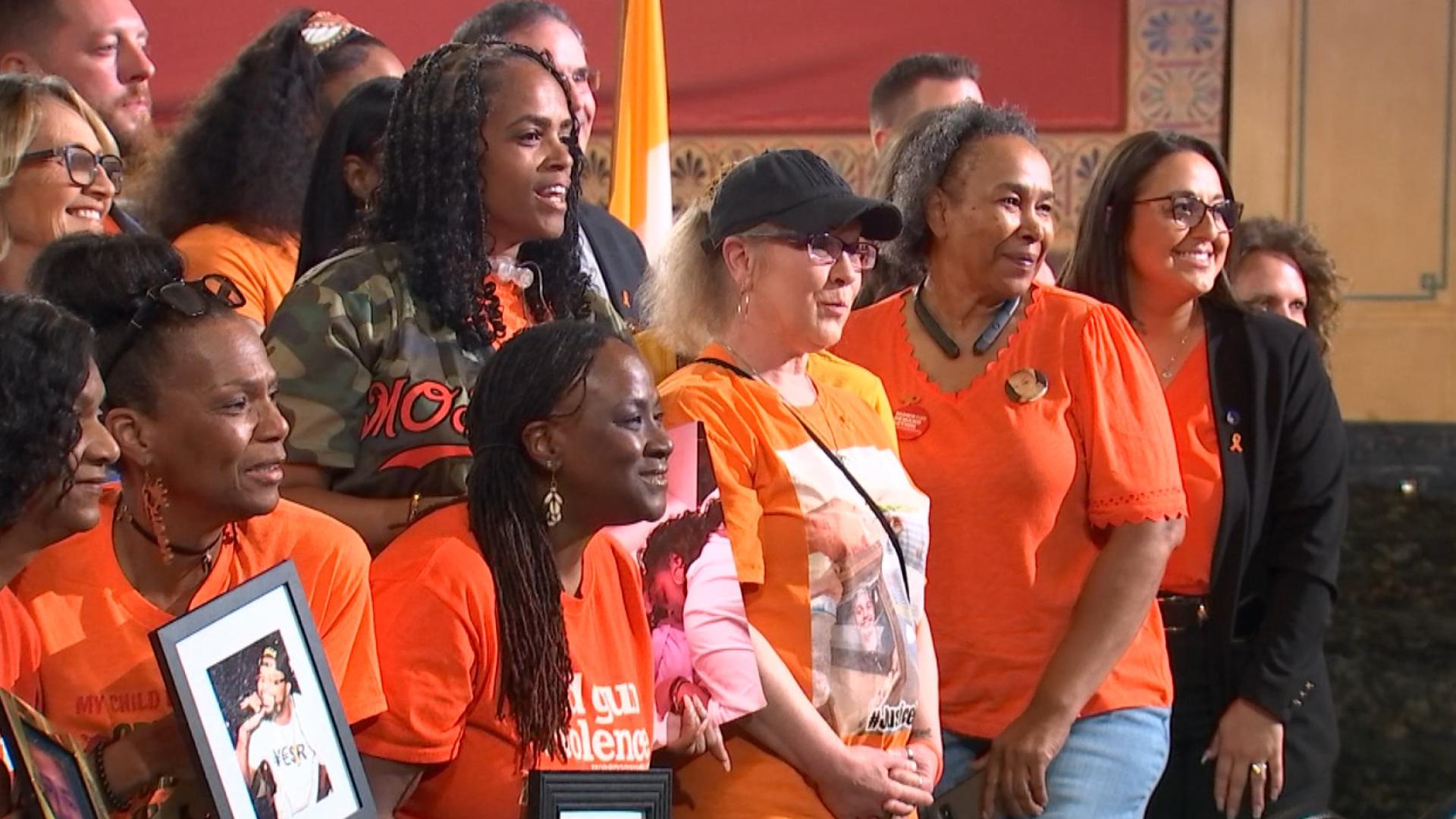 Gun violence awareness vigil held at Columbus City Hall | 10tv.com