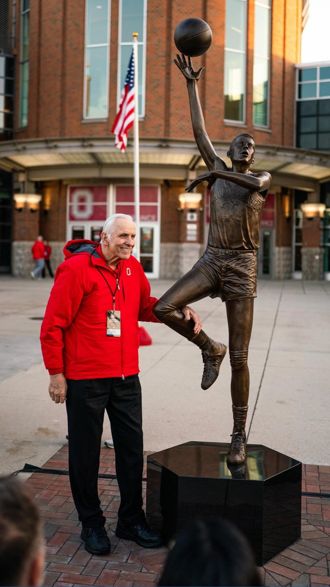 Ohio State unveils statue for legendary basketball player Jerry Lucas ...
