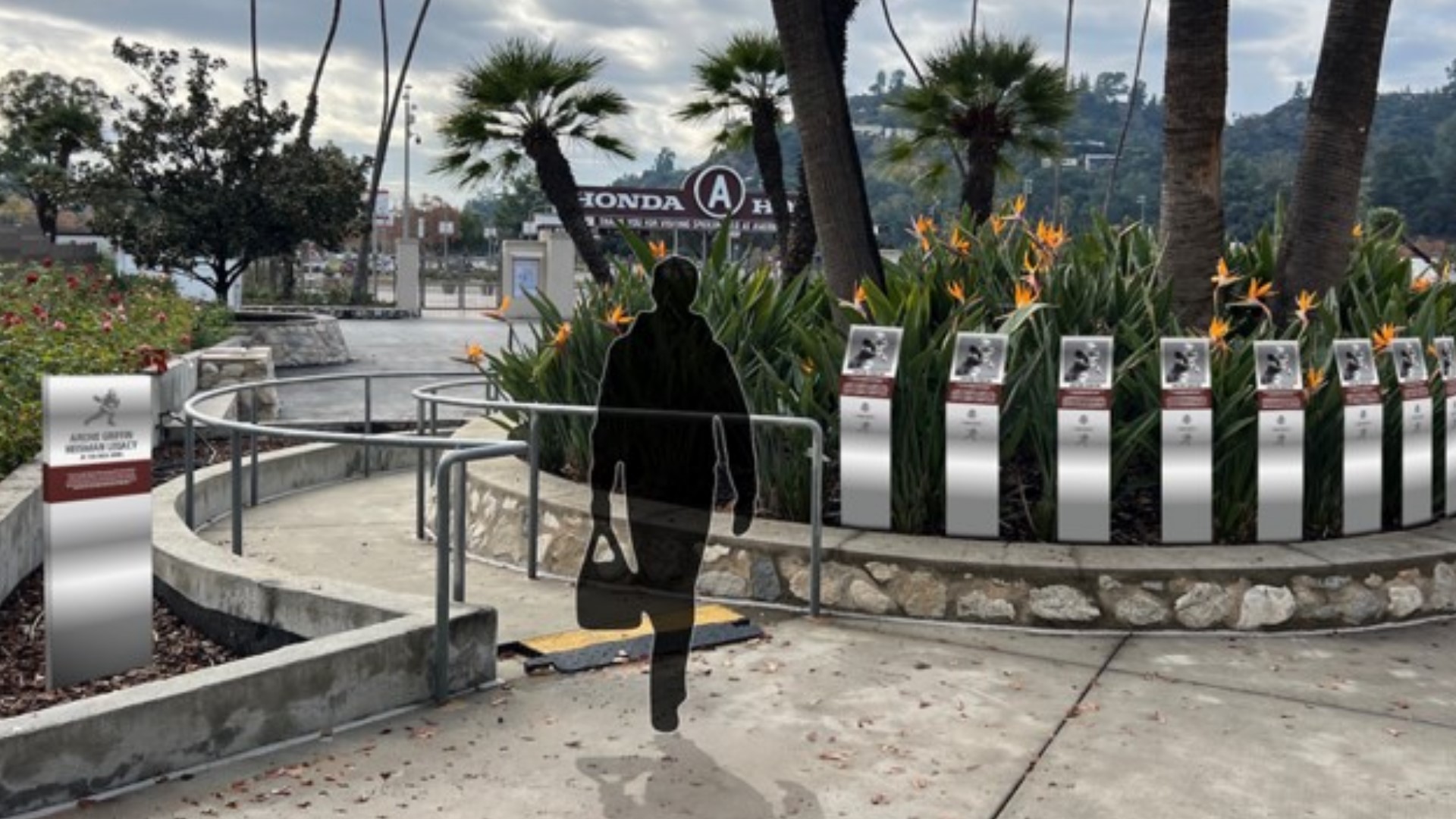 Rose Bowl Stadium honoring Archie Griffin with statue | 10tv.com