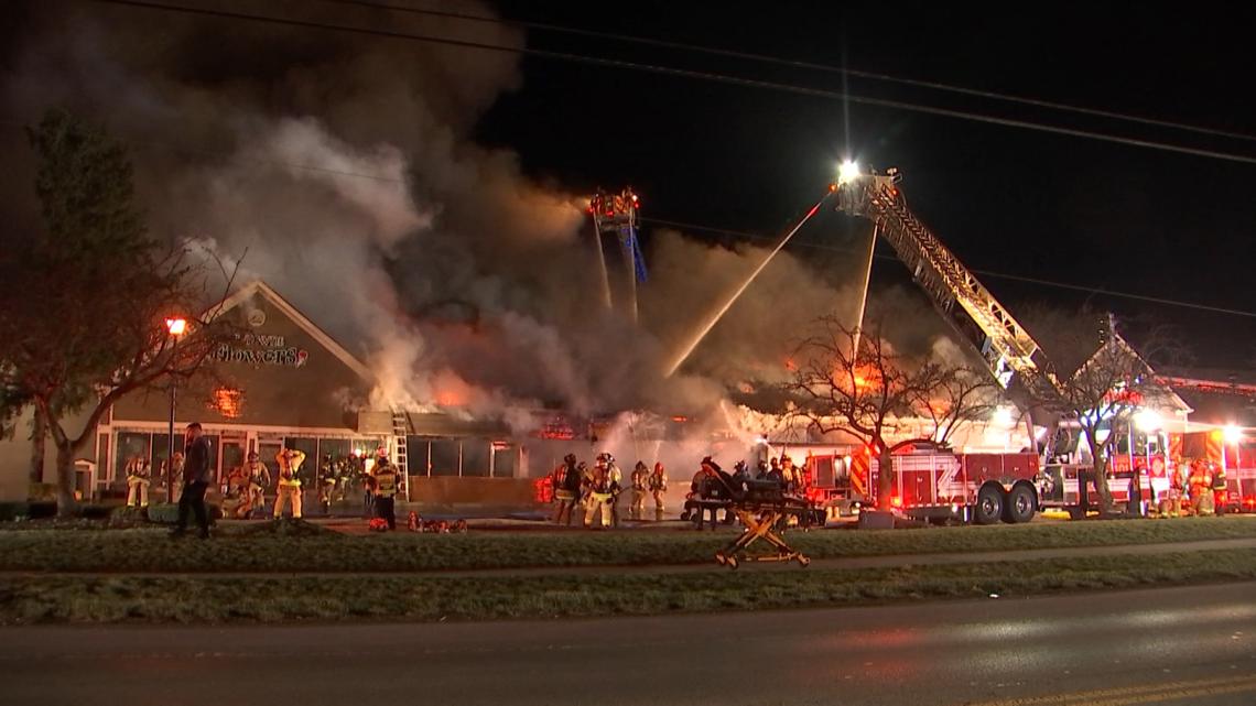 Worthington restaurant destroyed in strip mall fire | 10tv.com