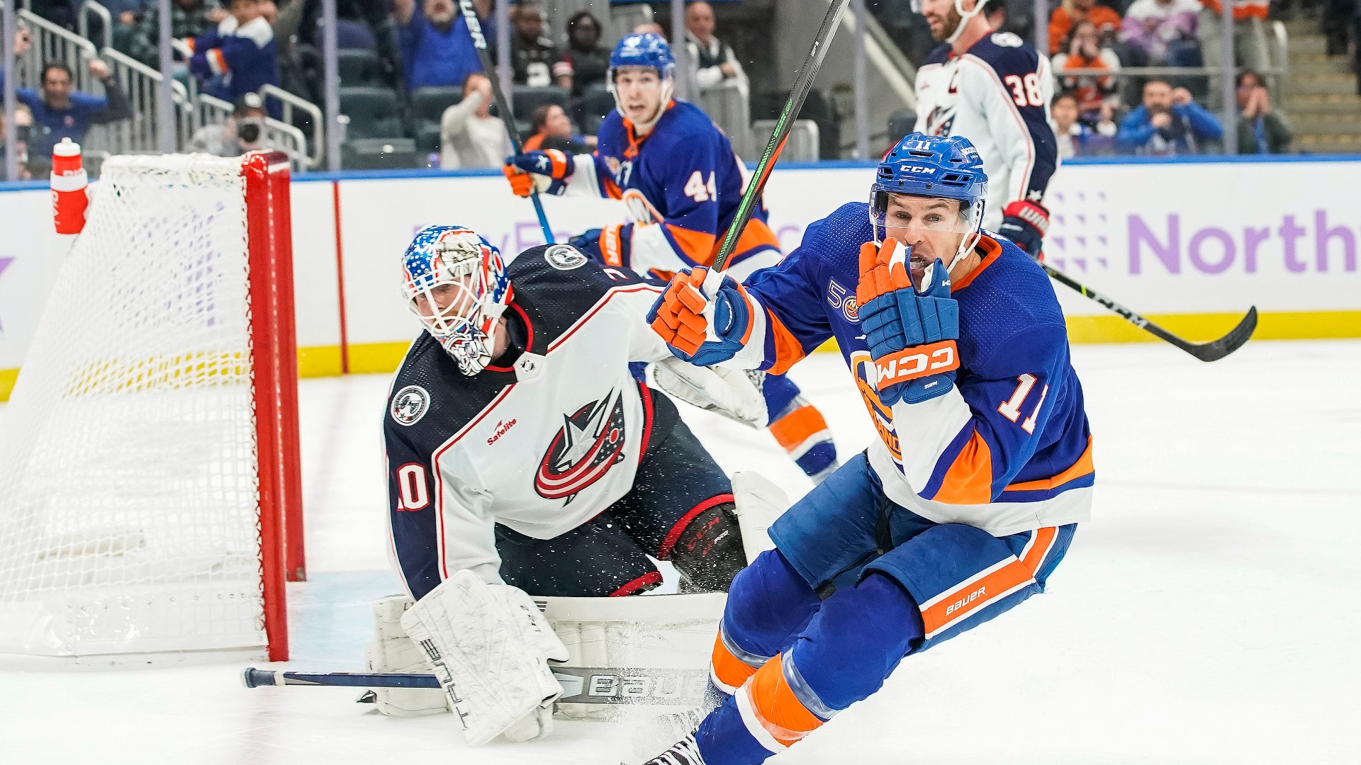 AP: Parise scores in OT as Islanders beat Blue Jackets 4-3 | 10tv.com