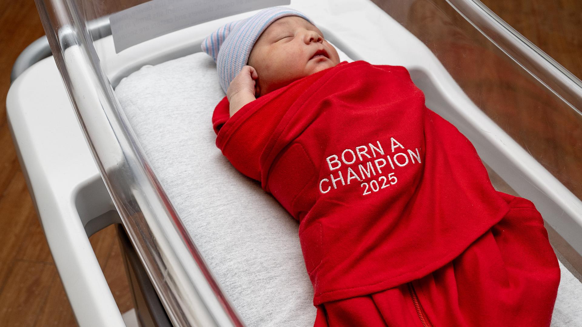 Newest 'champion babies' welcome reigning Buckeyes home after Notre ...