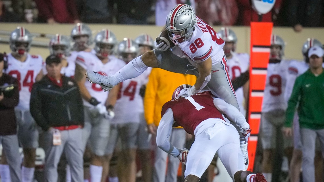 Ohio State extends streak with 54-7 blowout at Indiana | 10tv.com