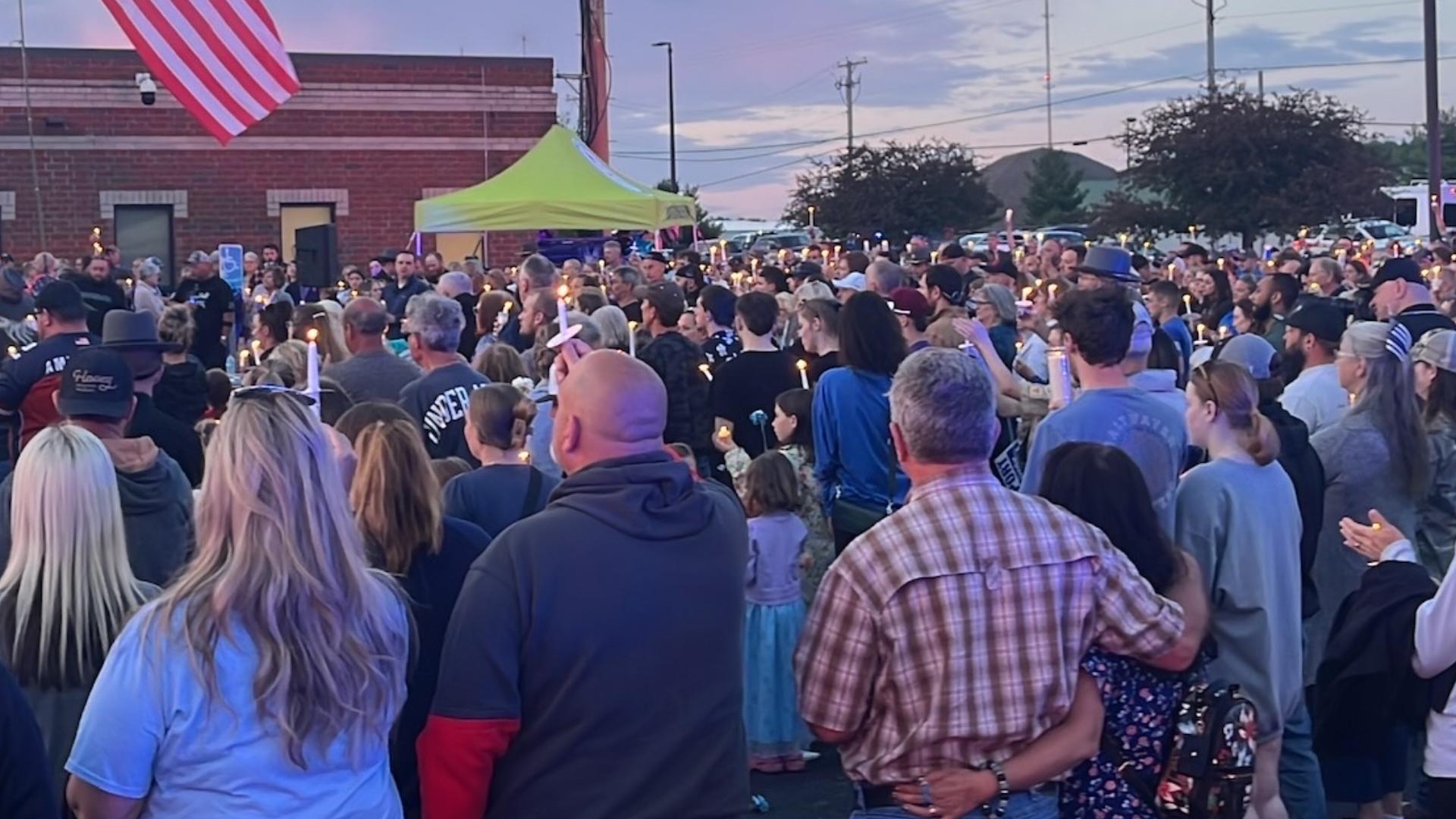 Community holds vigil for Ohio deputy Daniel Sherrer | 10tv.com