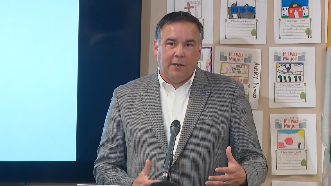 Columbus mayor recognized for national honor in Governing Magazine ...