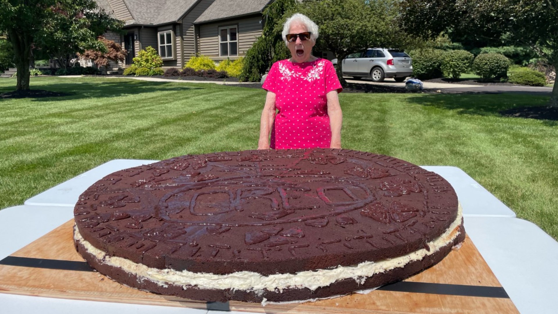 Columbus grandma, grandson team up to create world's largest Oreo ...