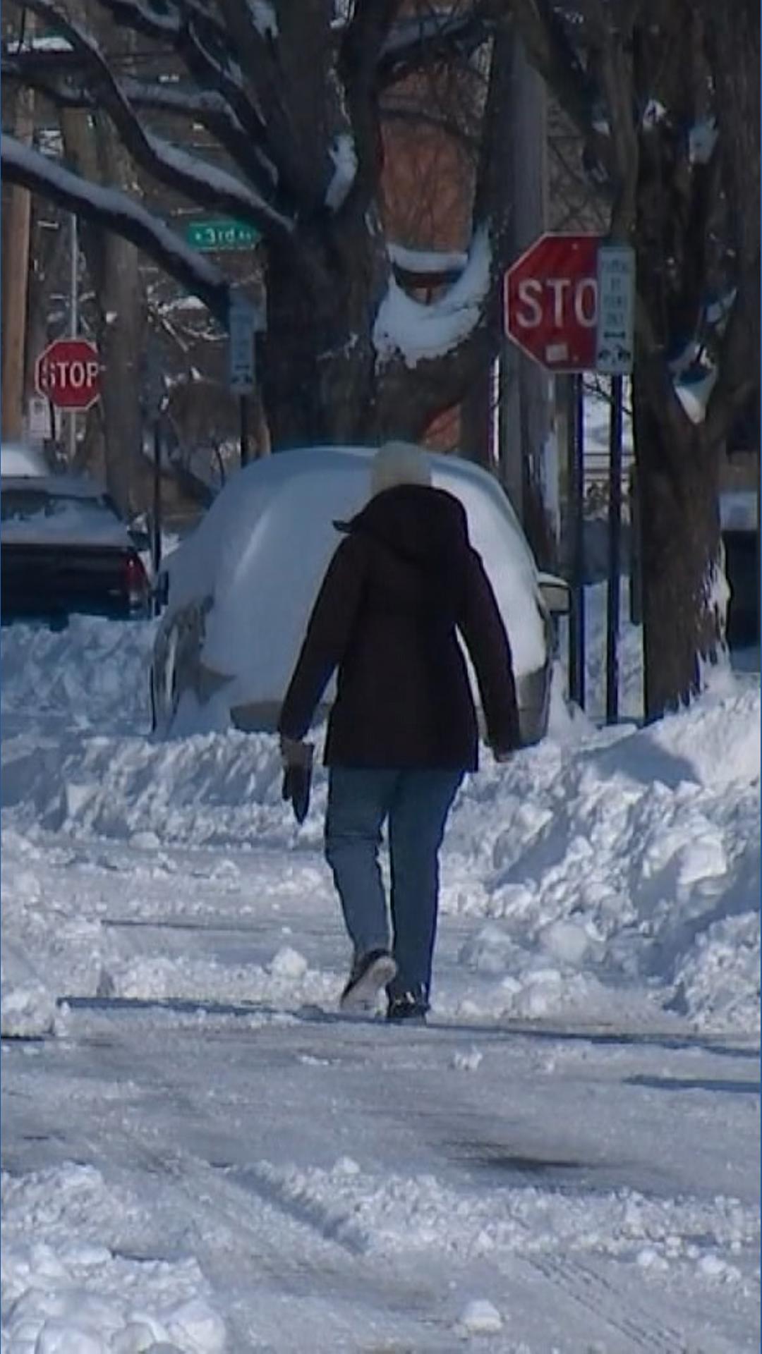 Neighbors help neighbors dig out after central Ohio snowstorm | 10tv.com