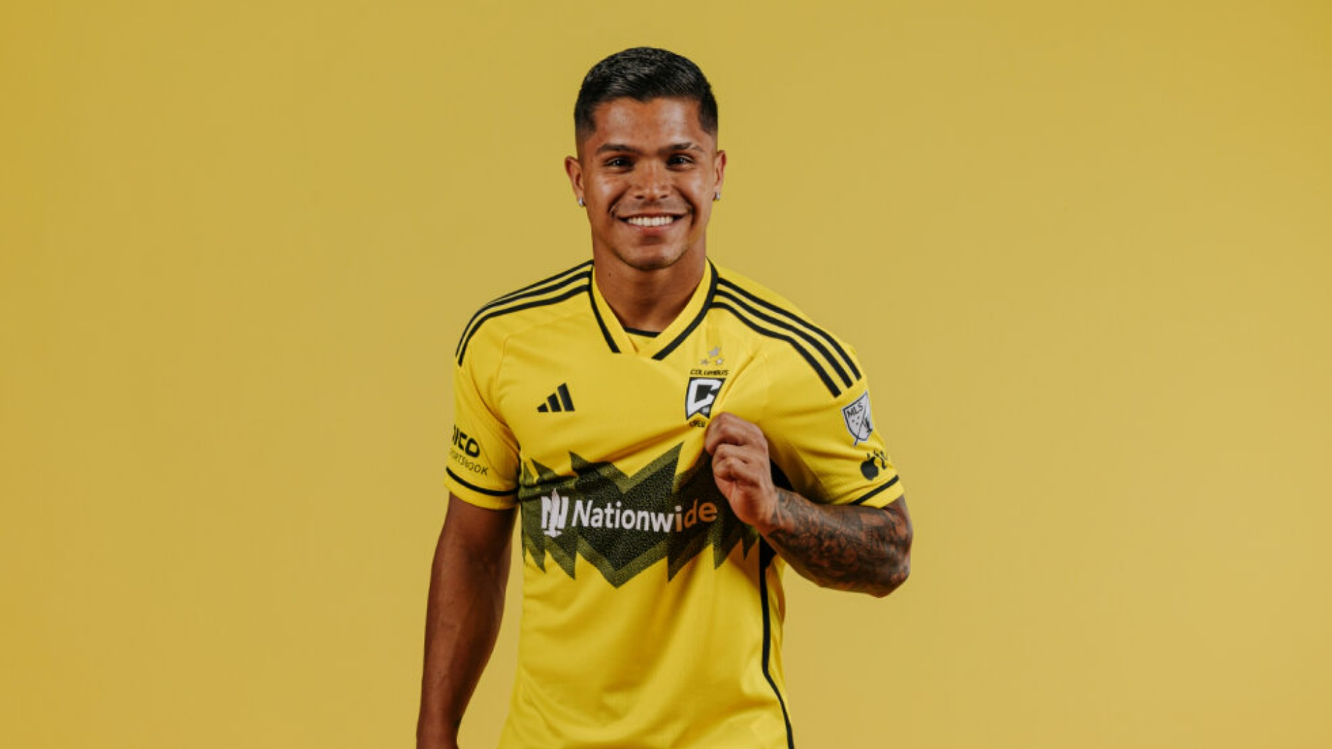 Columbus Crew unveils new jerseys | 10tv.com