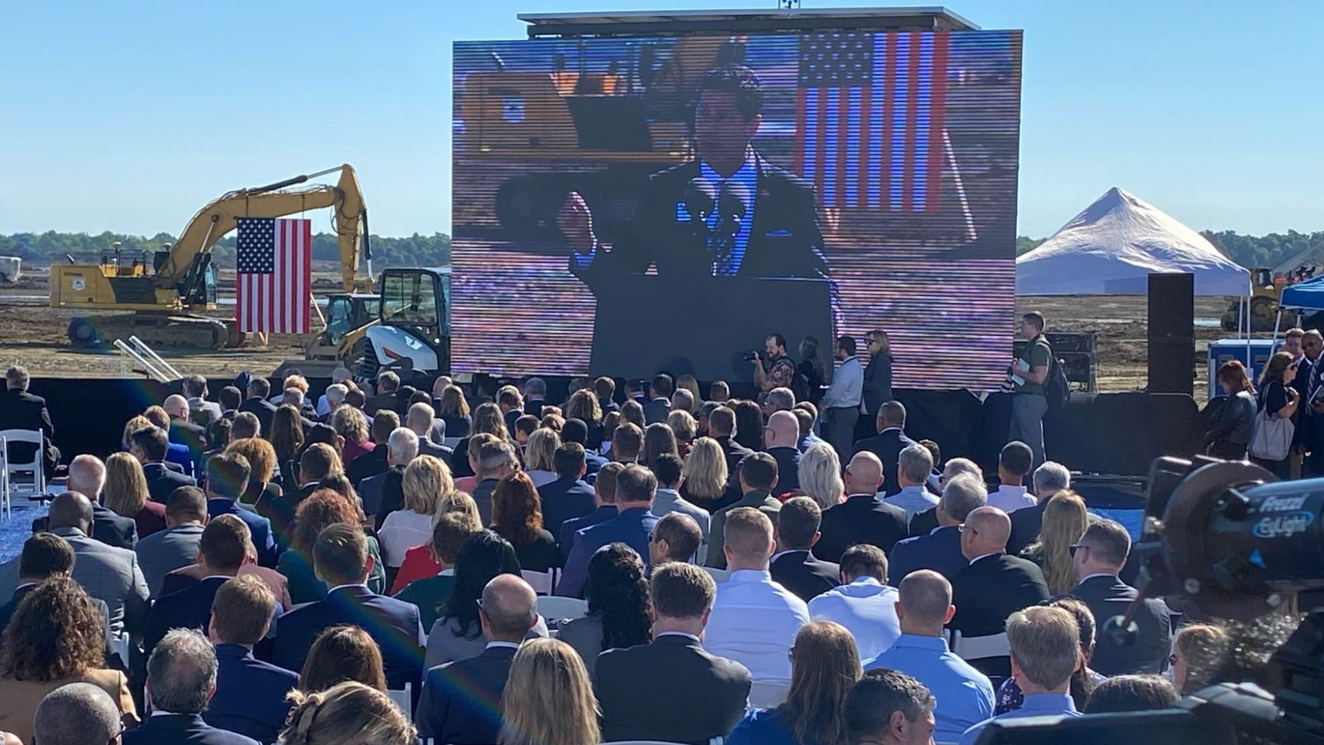 Intel breaks ground on new semiconductor facilities in Ohio | 10tv.com