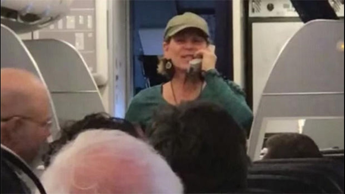 Spooked passengers deplane after pilot's bizarre rant on intercom ...