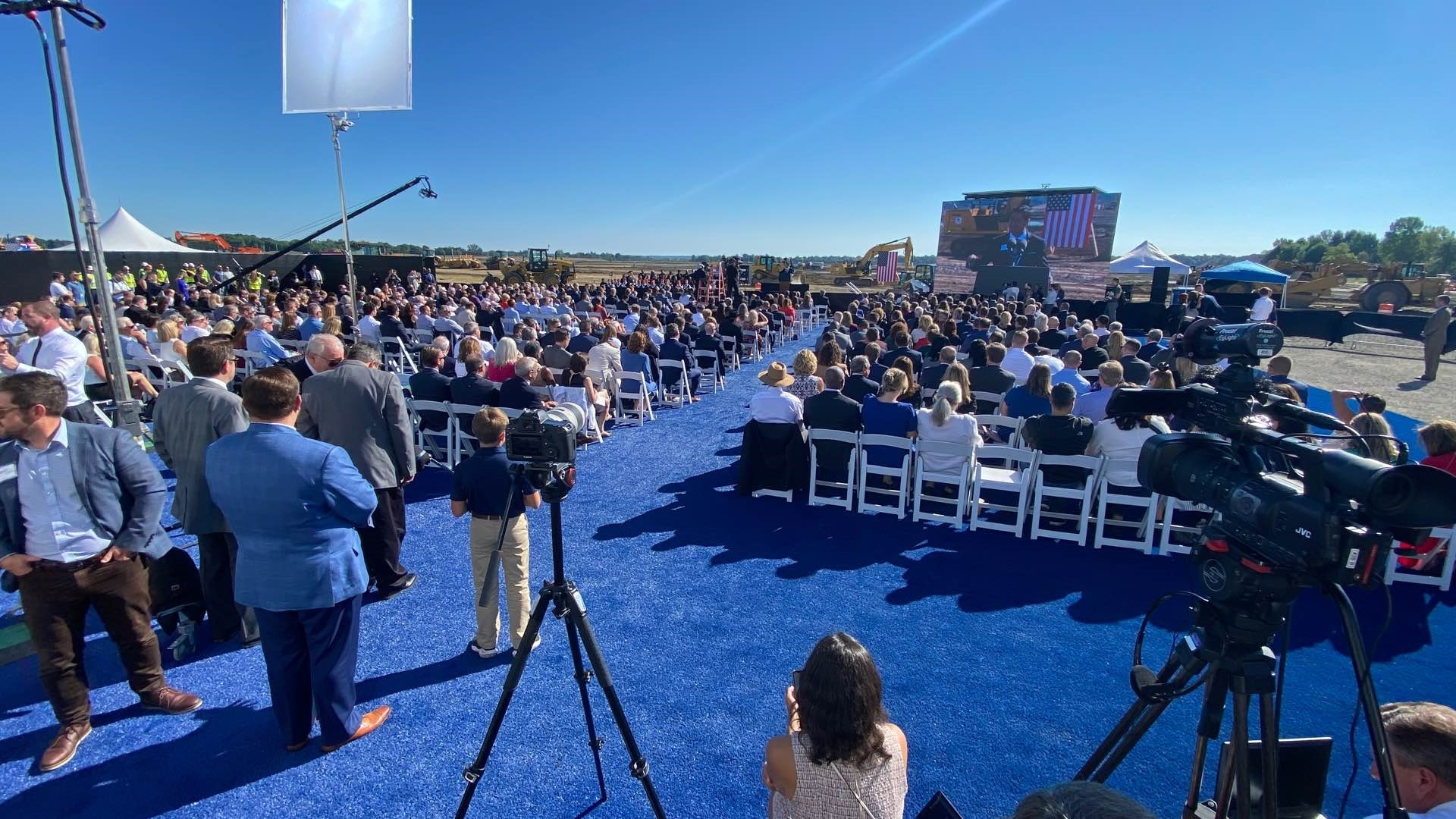 Intel breaks ground on new semiconductor facilities in Ohio | 10tv.com