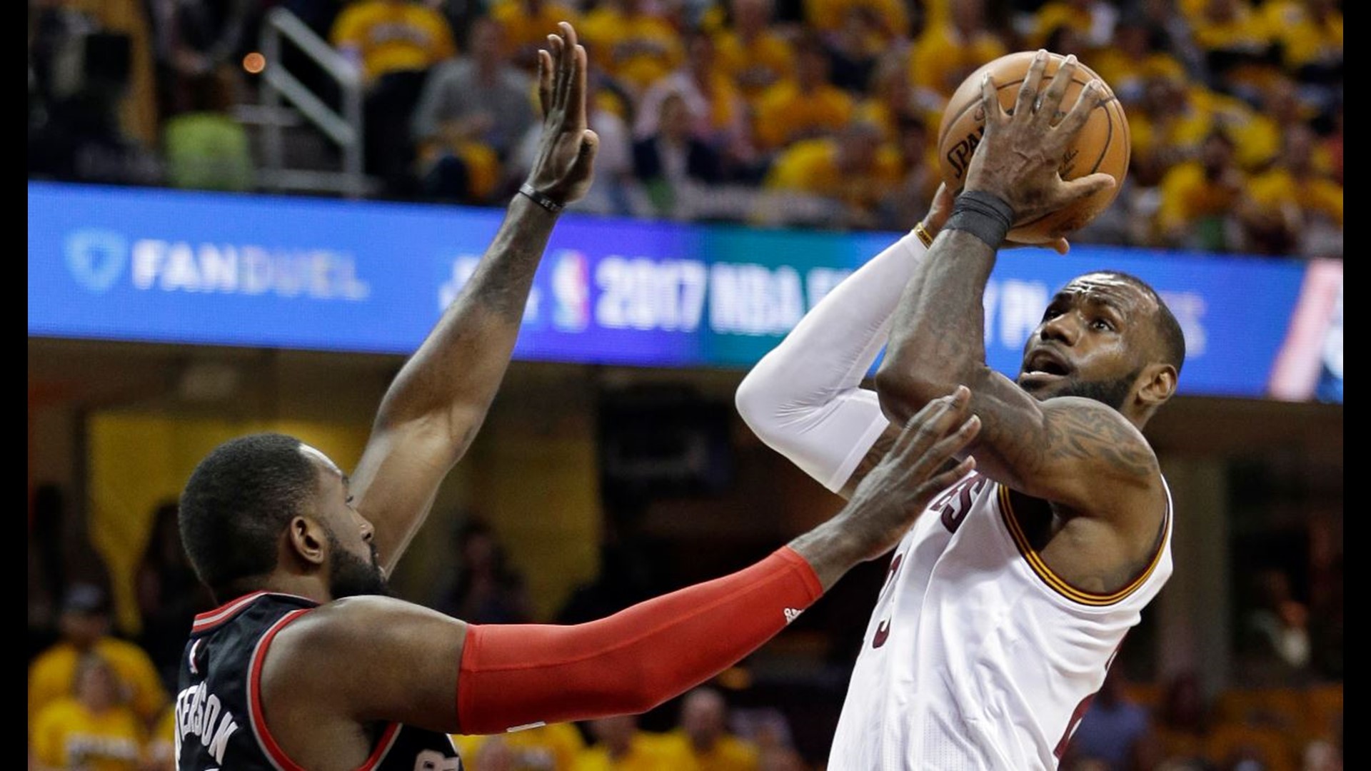 LeBron scores 35, grabs beer as Cavs top Raptors | 10tv.com