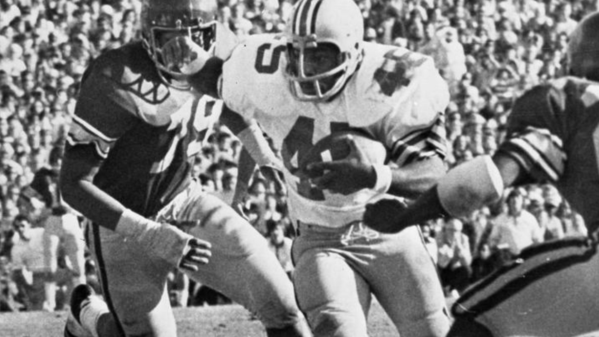 Archie Griffin's Rose Bowl Stadium statue unveiled | 10tv.com