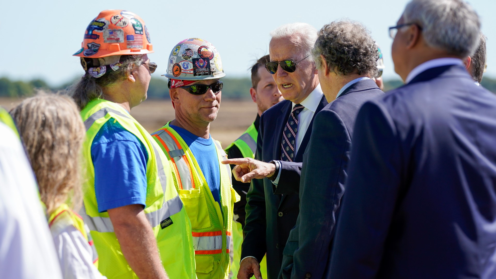 Intel breaks ground on new semiconductor facilities in Ohio | 10tv.com