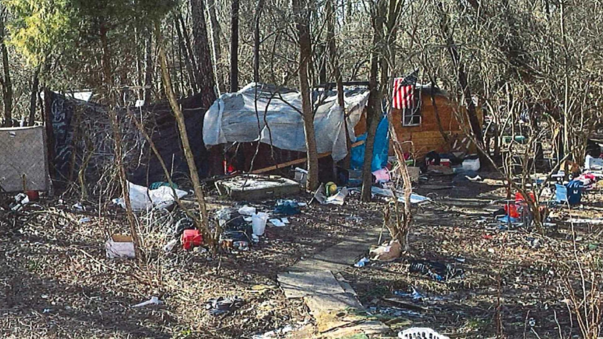 Southeast Columbus homeless camp clean-up battle | 10tv.com