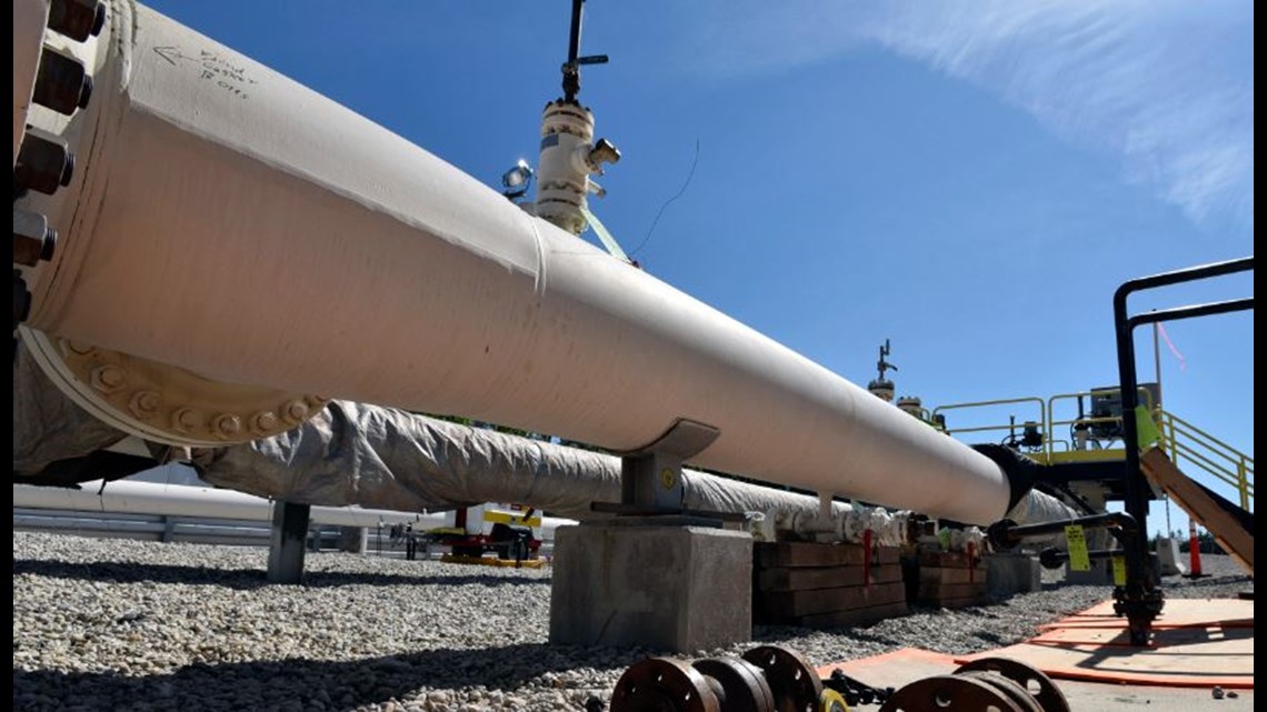 Outgoing Michigan governor pushing for Great Lakes pipeline | 10tv.com
