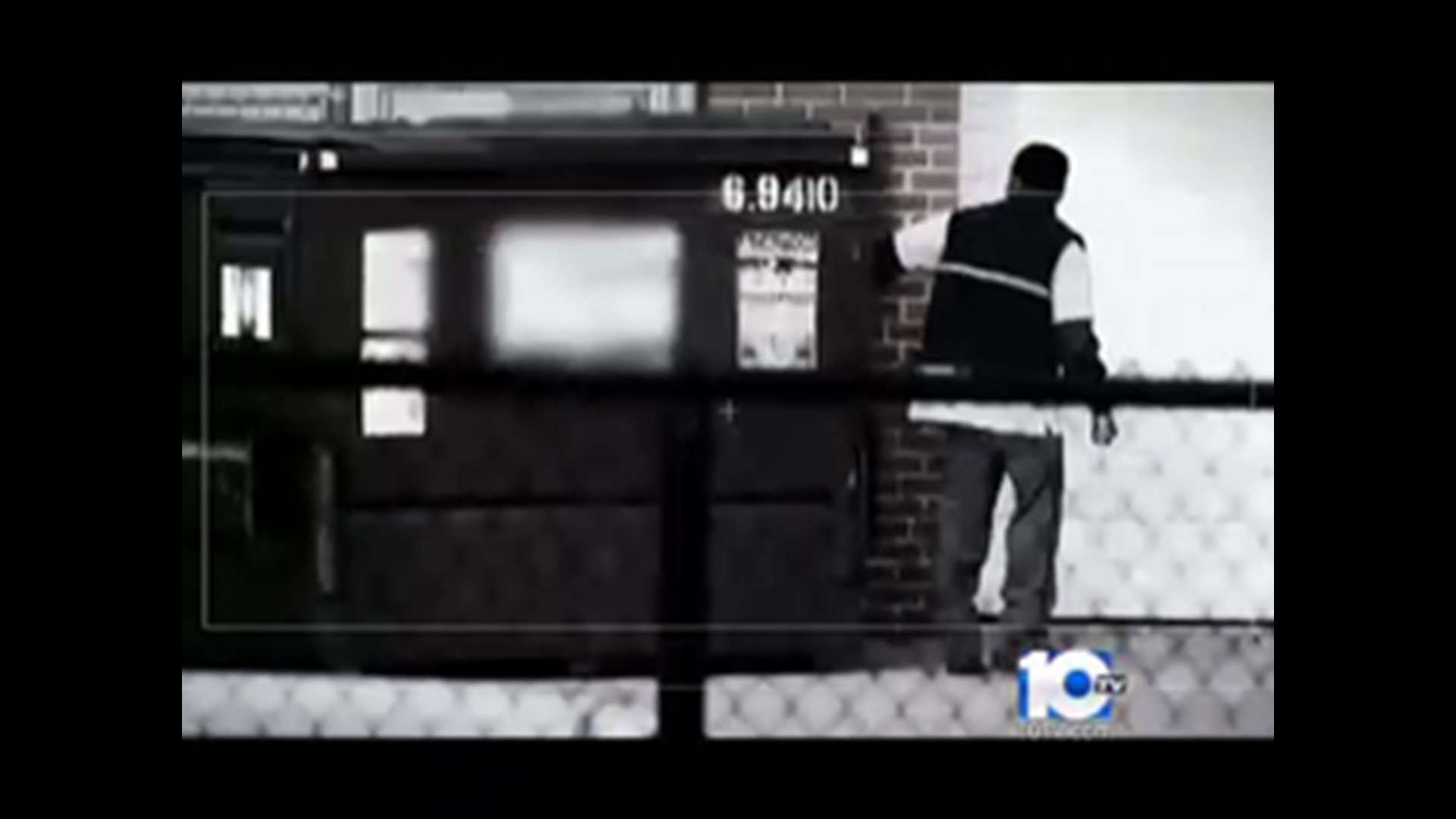 Postal Carrier Seen Throwing Away Mail | 10tv.com