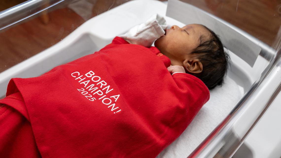 Newest 'champion babies' welcome reigning Buckeyes home after Notre ...