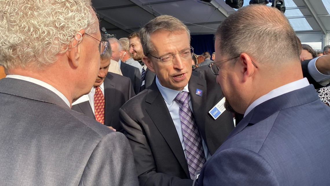 Intel CEO speaks at groundbreaking ceremony for new semiconductor plant ...