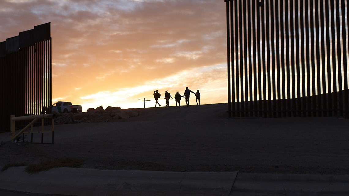 US to fill border wall gaps at open area near Arizona town | 10tv.com