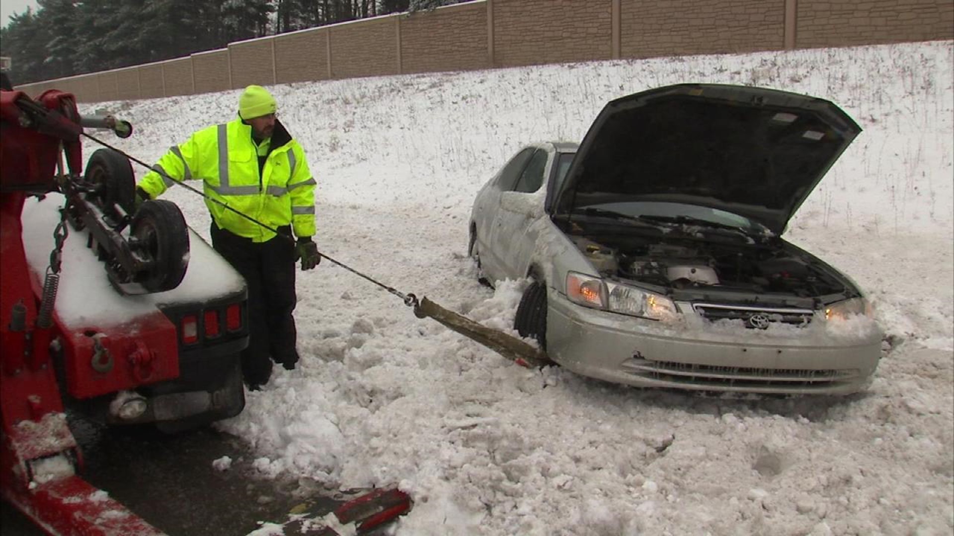 Tow Truck Drivers Come To Rescue Stranded Drivers Around The City ...