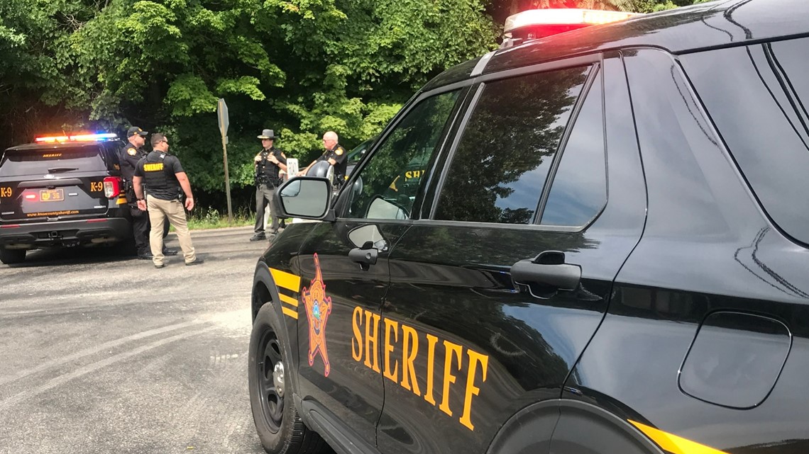 Man killed in Knox County standoff had 1,000 guns, BCI says | 10tv.com
