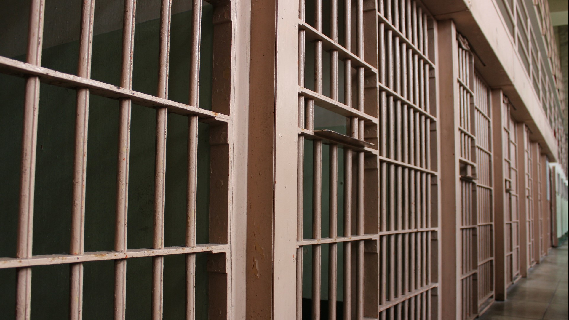 Man freed after nearly 40 years in prison after murder conviction in 1984 fire is reversed ...