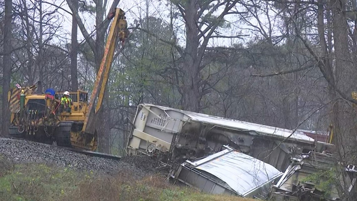 Norfolk Southern train derails in Alabama as CEO testifies in DC | 10tv.com
