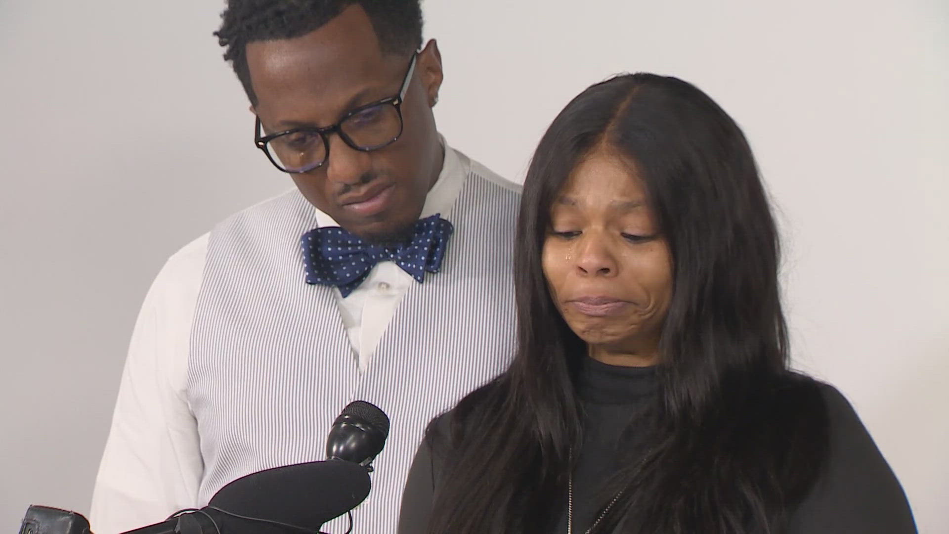 Texas track meet stabbing: Karmelo Anthony's mother speaks on case | wqad.com