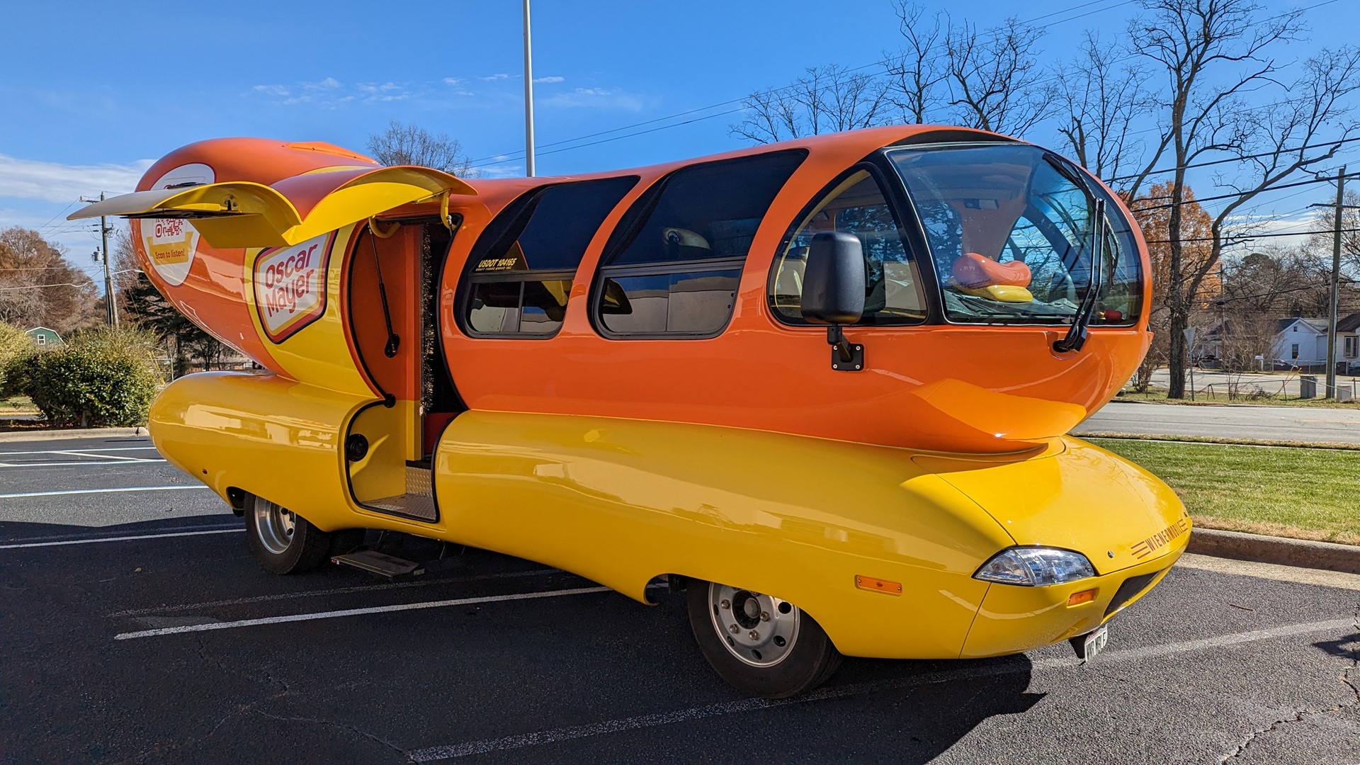 Oscar Mayer's Wienermobile is looking for a new driver | 10tv.com
