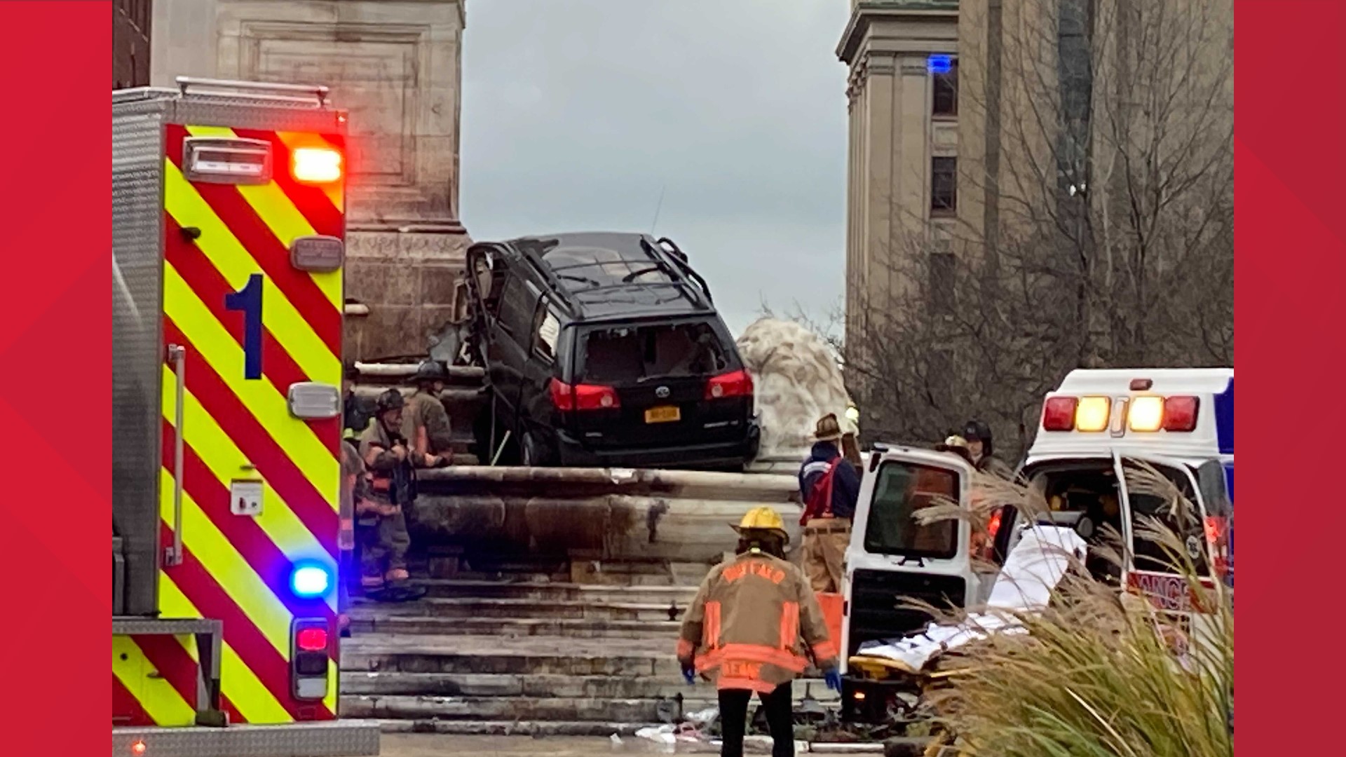 Vehicle crashes into Niagara Square monument | localmemphis.com