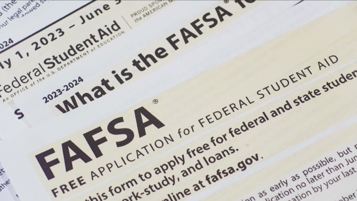 FAFSA delays: How Illinois and Iowa colleges are responding | wqad.com
