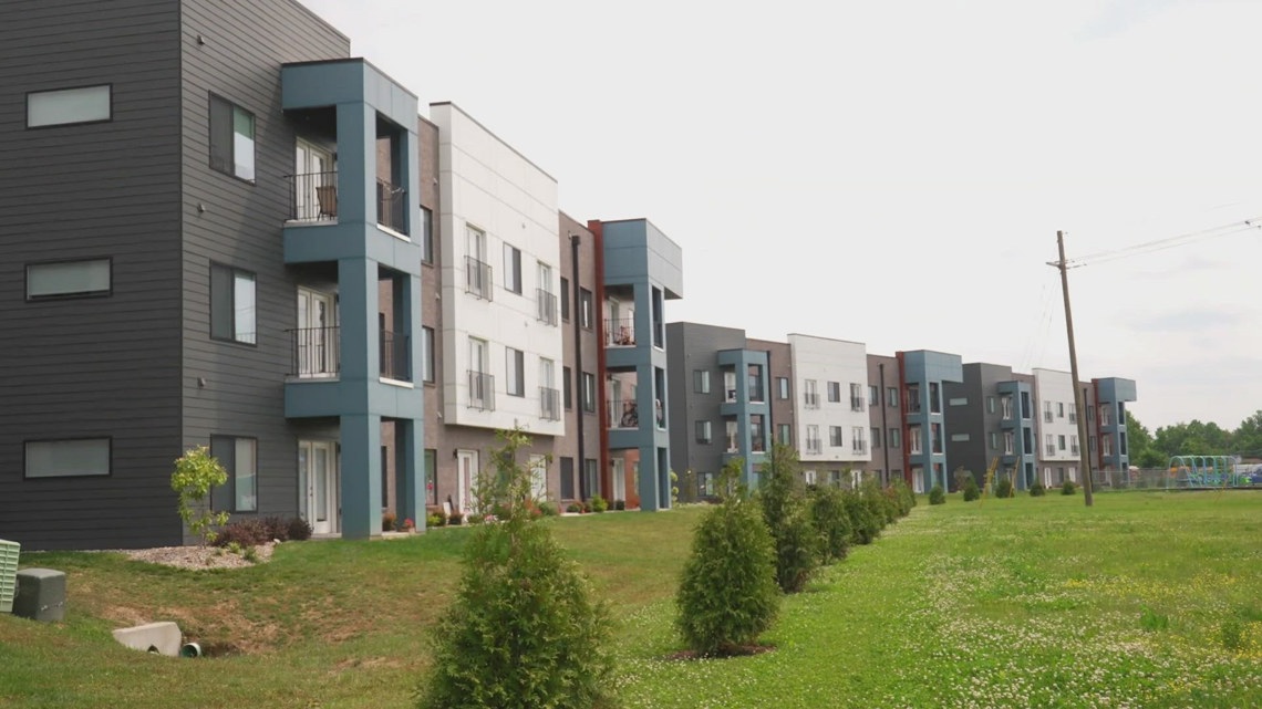 4 shot at southern Indiana apartment building | wthr.com