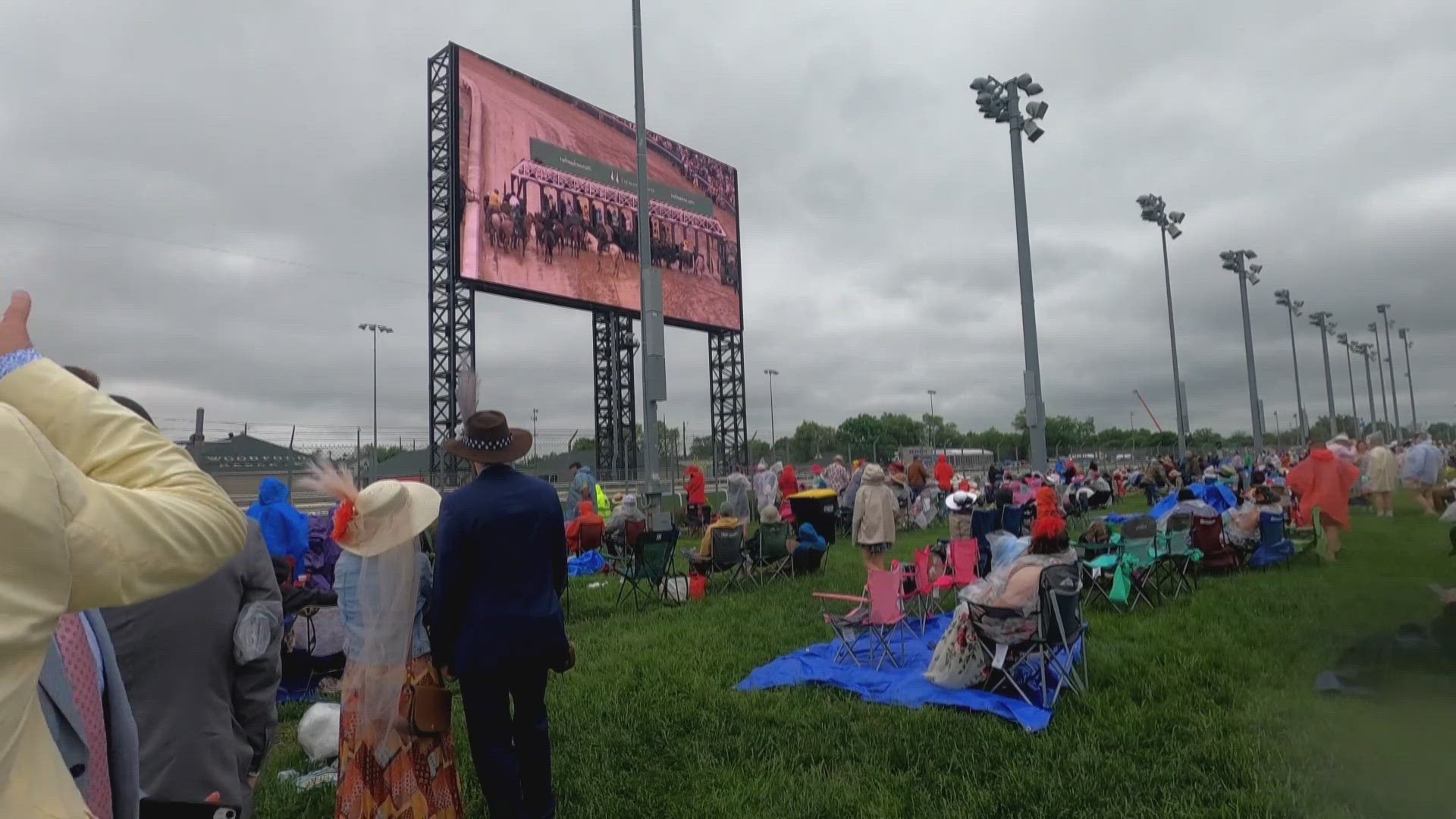 Kentucky Derby 151 fans cheer and bet amid rainy day | wthr.com