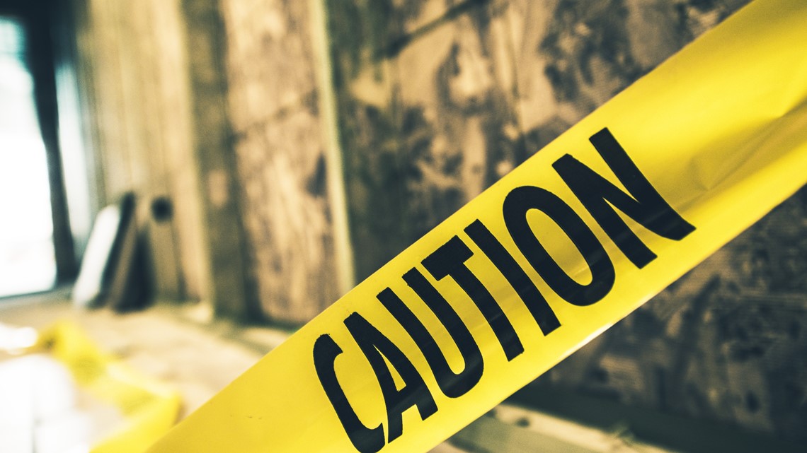 Vacant Clinton building's roof collapses | wqad.com