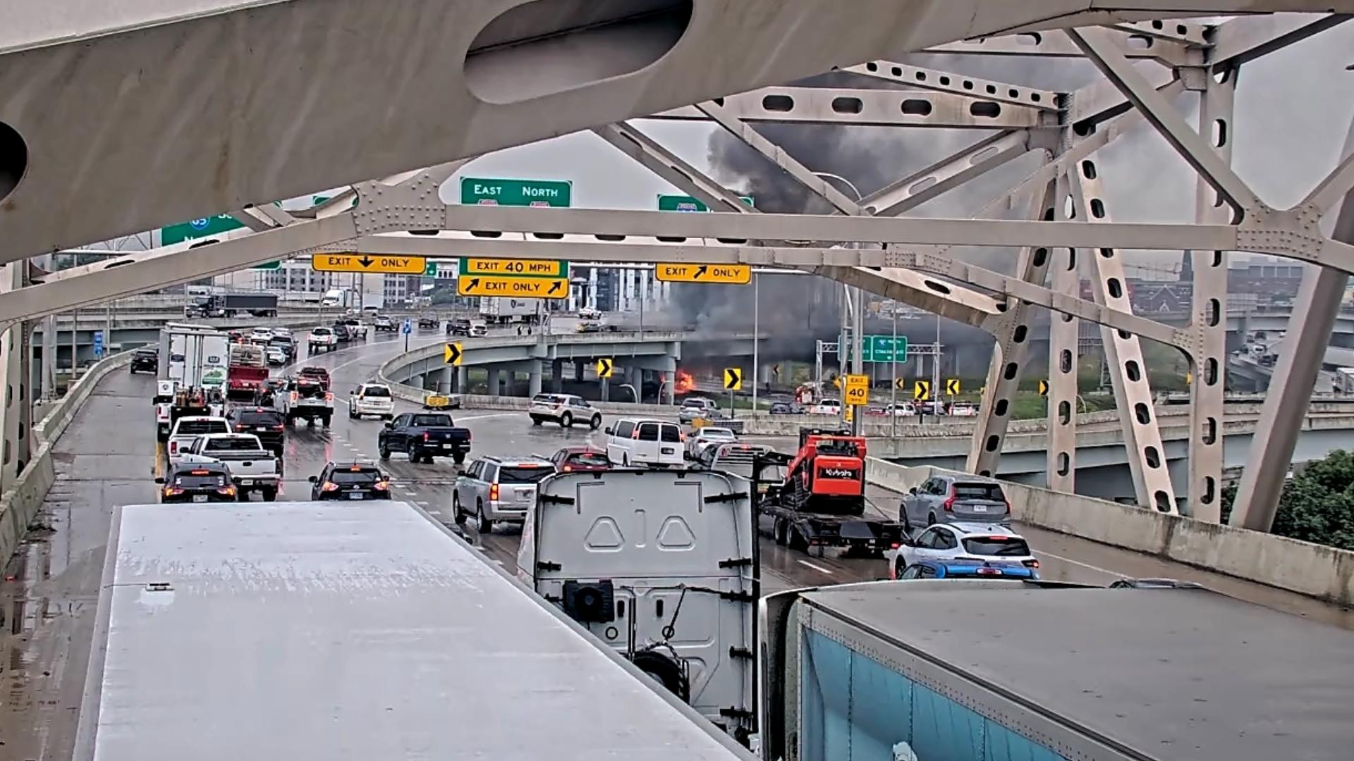 Louisville interstate ramp shut down due to fiery semi crash near Kennedy Bridge | wthr.com