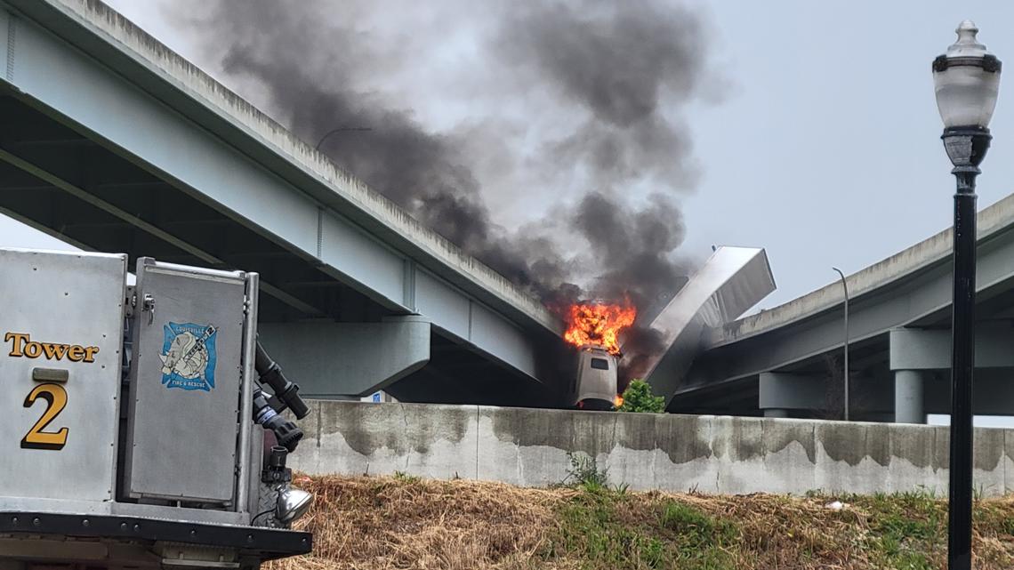 Louisville interstate ramp shut down due to fiery semi crash near Kennedy Bridge | wthr.com