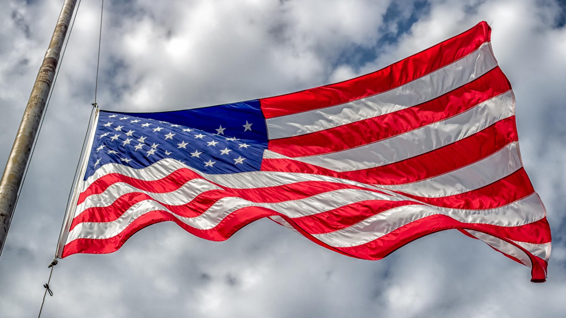 Iowa governor orders flags to half-staff to honor Iowa soldiers killed ...