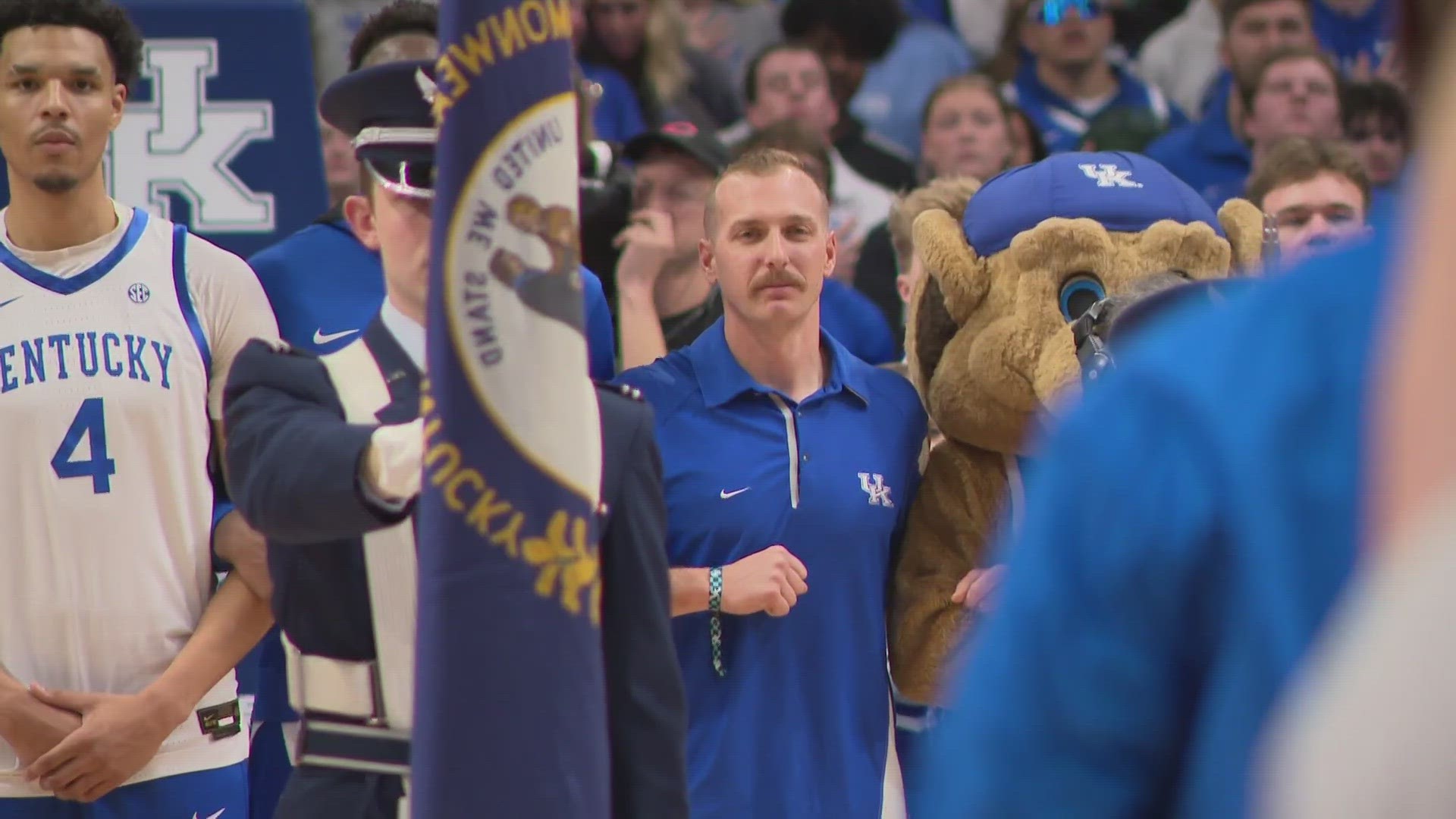 WATCH: Kentucky basketball honors heroic firefighter | wthr.com