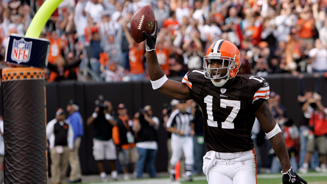 Former Browns WR Edwards says he broke up a locker room assault | 10tv.com