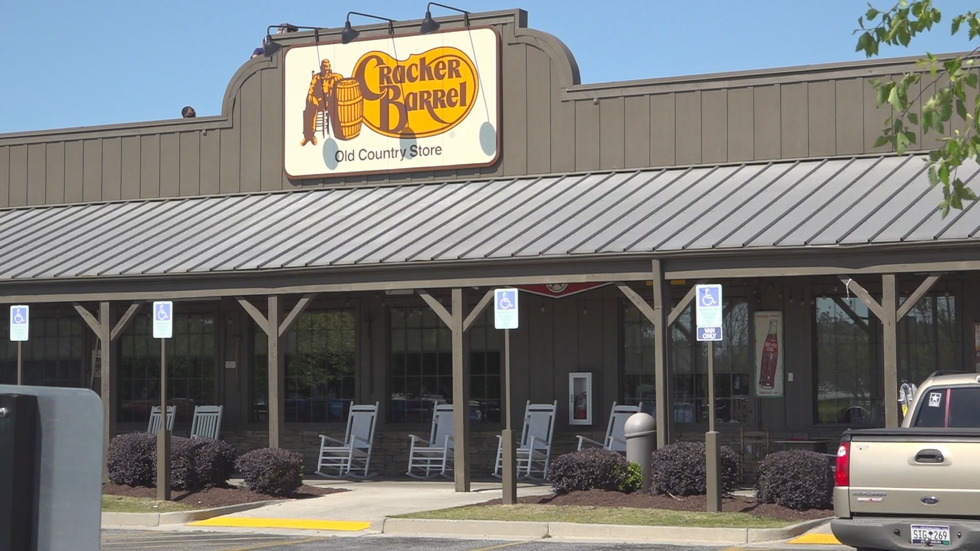 Cracker Barrel CEO says it needs an overhaul: What to expect | 10tv.com