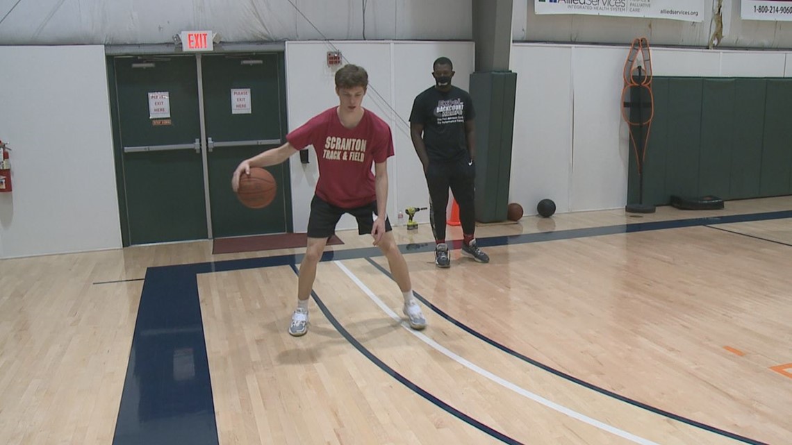 Shields Avg 18ppg For The Knights His Sophomore Season | wnep.com