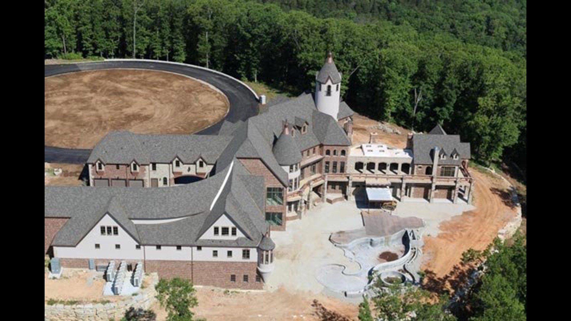 Former Phillies Pitcher Cole Hamels Donates $9M Mansion to Nonprofit ...